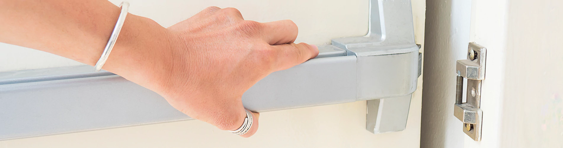 Panic Bar Installation London, ON | Panic Bar Installation Services Experts